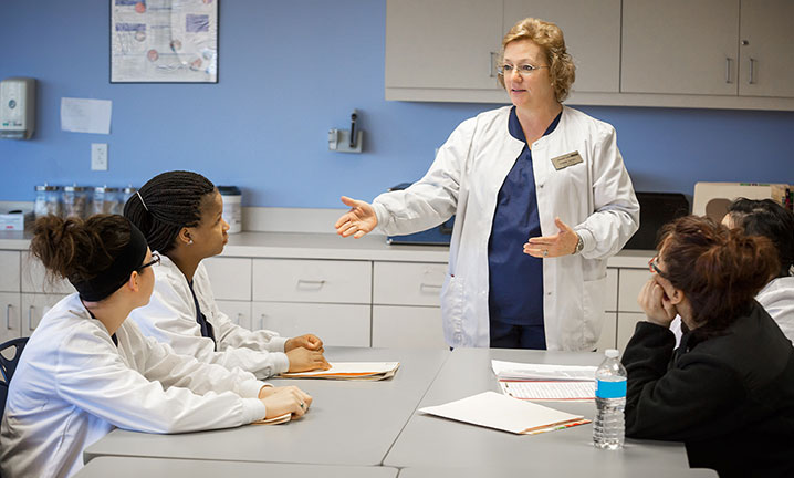 4 Ways to Strengthen High School CTE Programs Through Partnerships